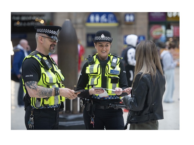 Ymgyrch Heddlu Trafnidiaeth Prydeinig i amddiffyn plant rhag ...